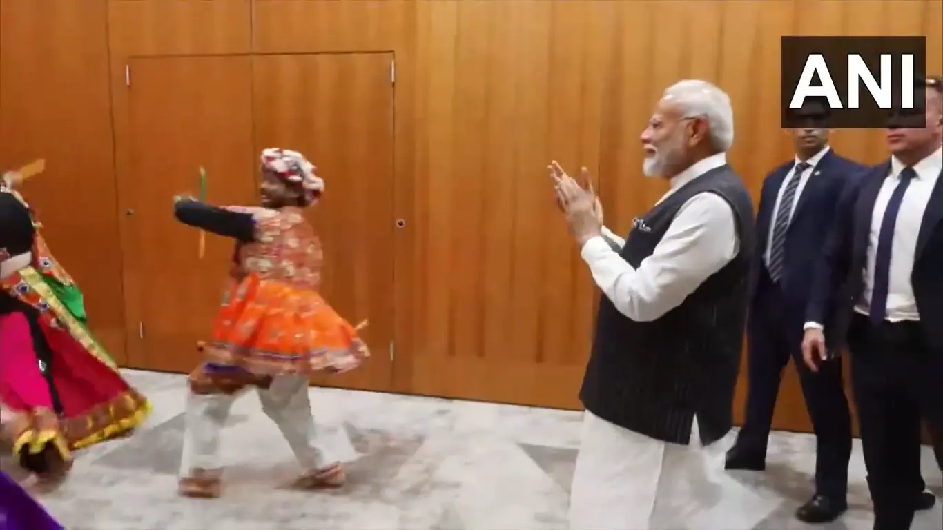Indian PM Modi Receives Warm Welcome from Indian Diaspora in Poland on ... Indian PM Modi Receives Warm Welcome from Indian Diaspora in Poland on ...